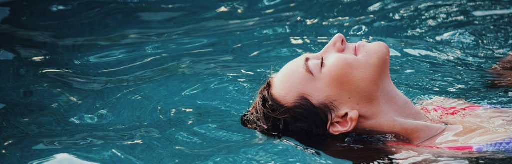 How to Float in Water: A Beginner’s Guide to Effortless Buoyancy ...